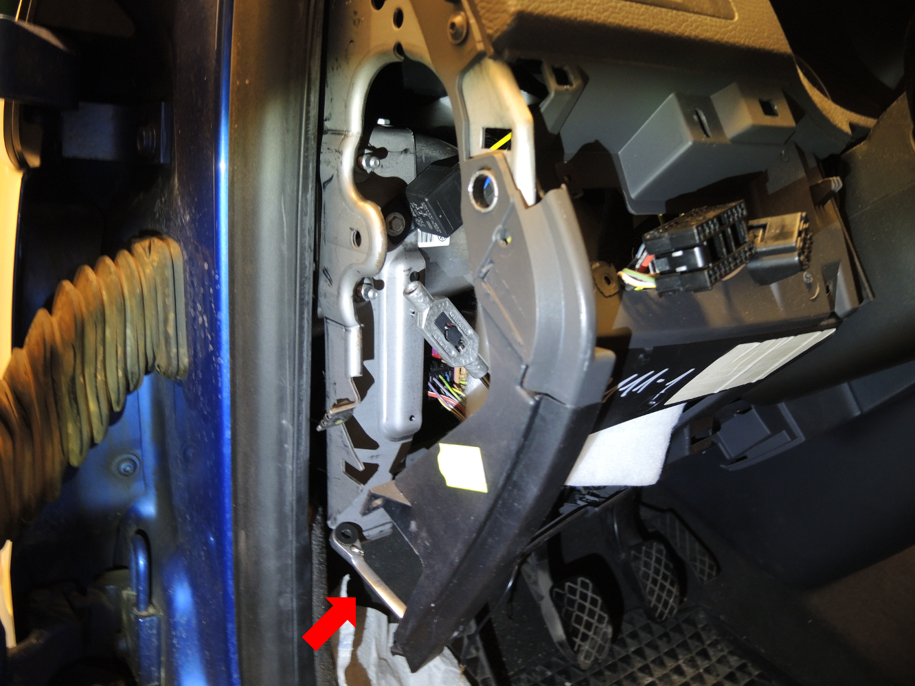 In detail, it was'nt that easy. To have room to work, I had to remove ...